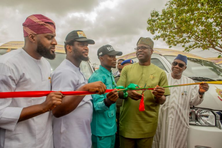 News – Just In: UISU Gets New Bus From Oyo State Government